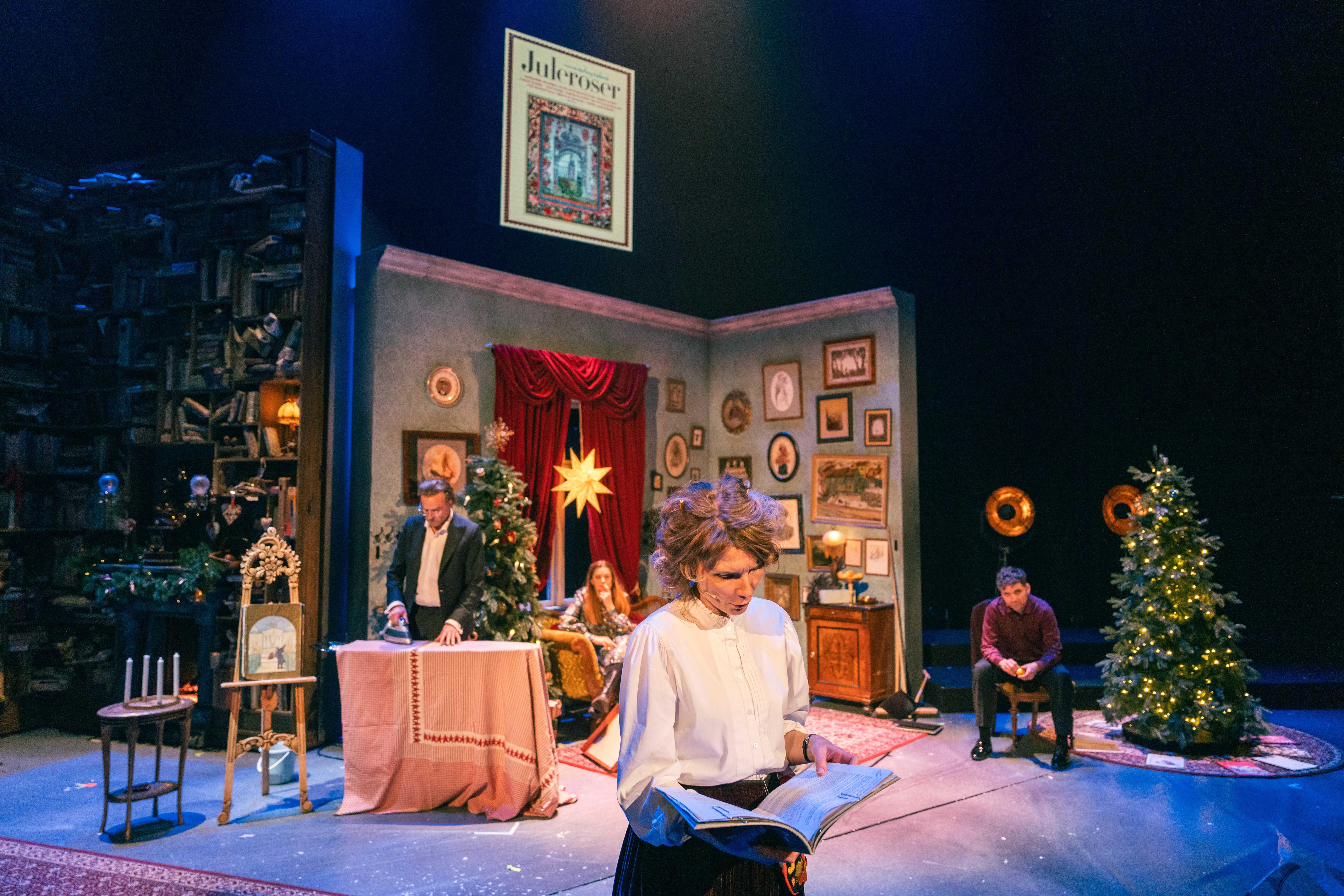 Juleroser | Framsyningar | Det Norske Teatret